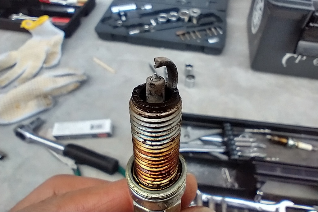 プラグ交換（SJ5 フォレスター）